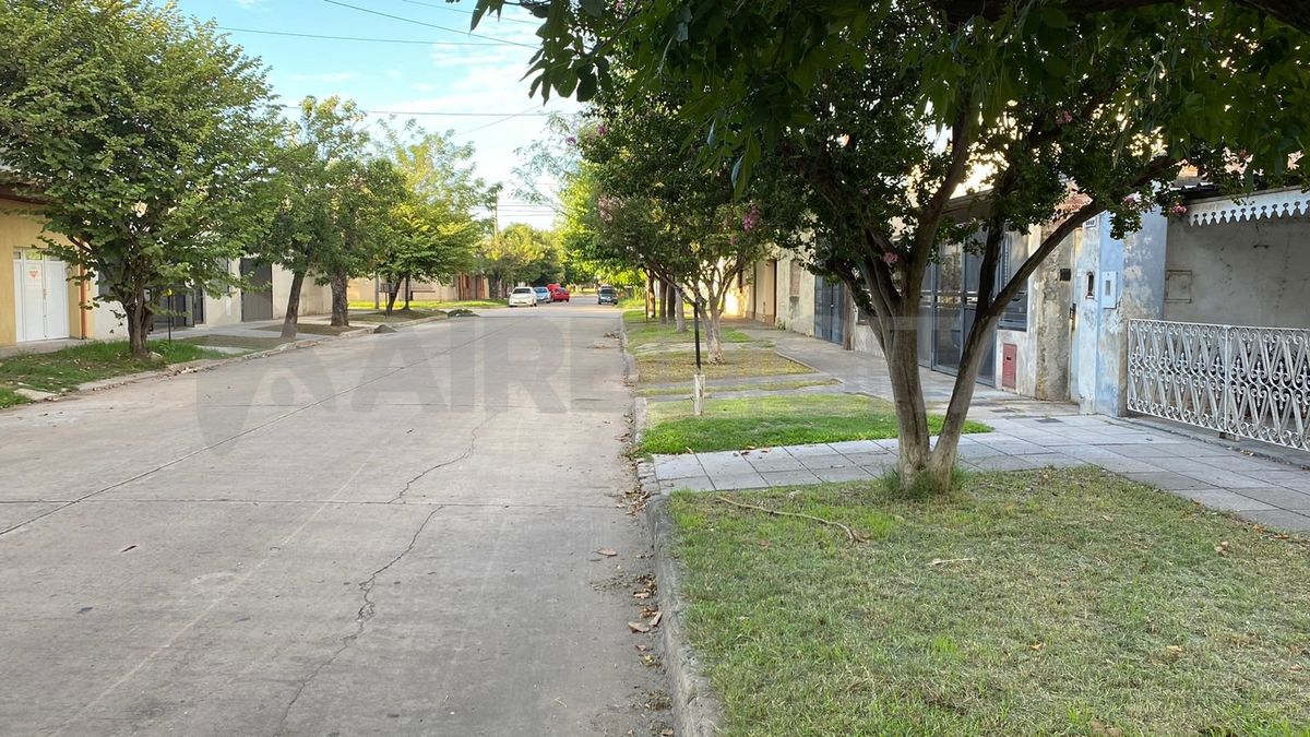 Un policía se enfrentó con delincuentes que habían robado una moto, se ...