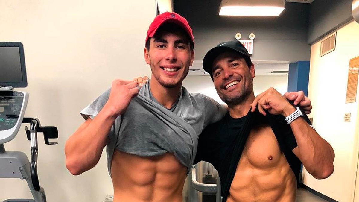 La foto de Chayanne y su hijo celebrando Día del Padre que revolucionó ...