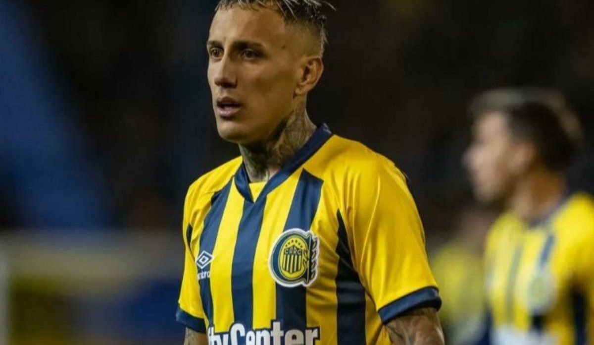 El delantero de Rosario Central, Jhonatan Candia, chocó cuando salía ...