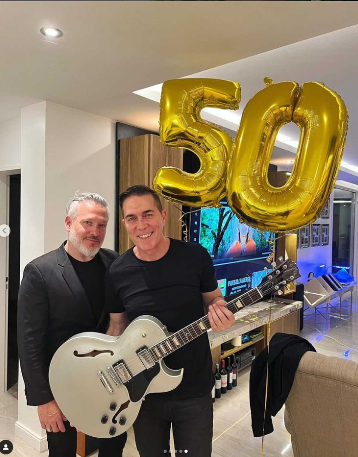 Así es la lujosa casa de Rodolfo Barili en un pintoresco barrio de ...