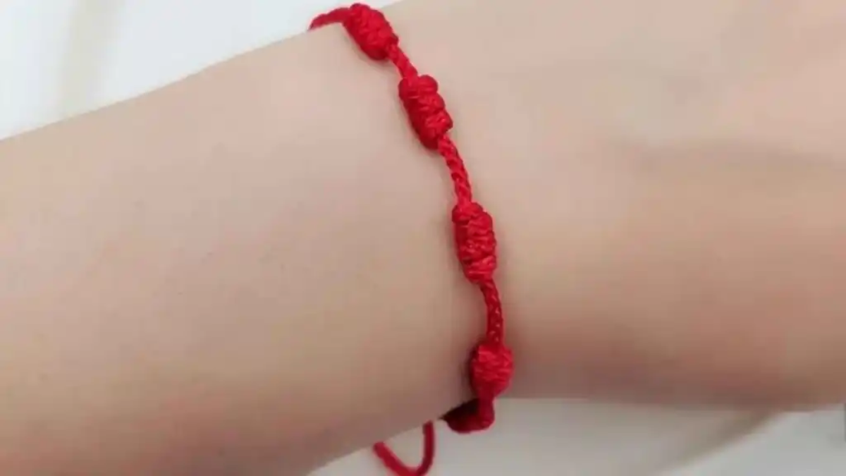 Cuál es el significado de usar una pulsera roja y en que mano llevarla