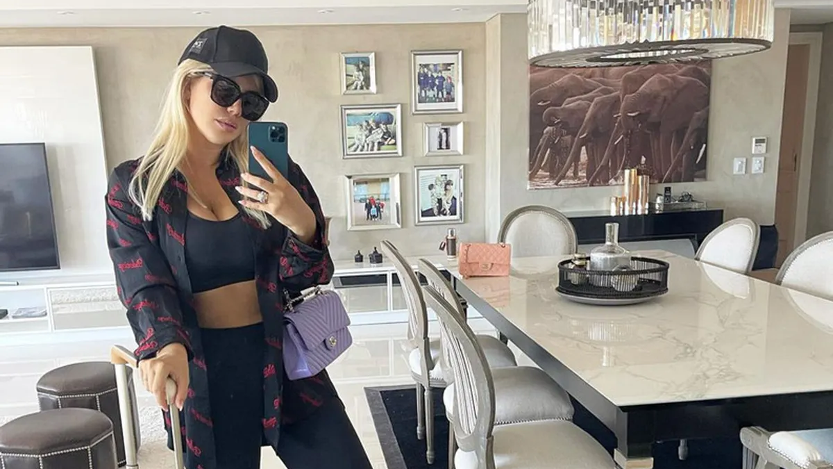 La lujosa casa de Wanda Nara en Buenos Aires: pileta cubierta, sala de ...