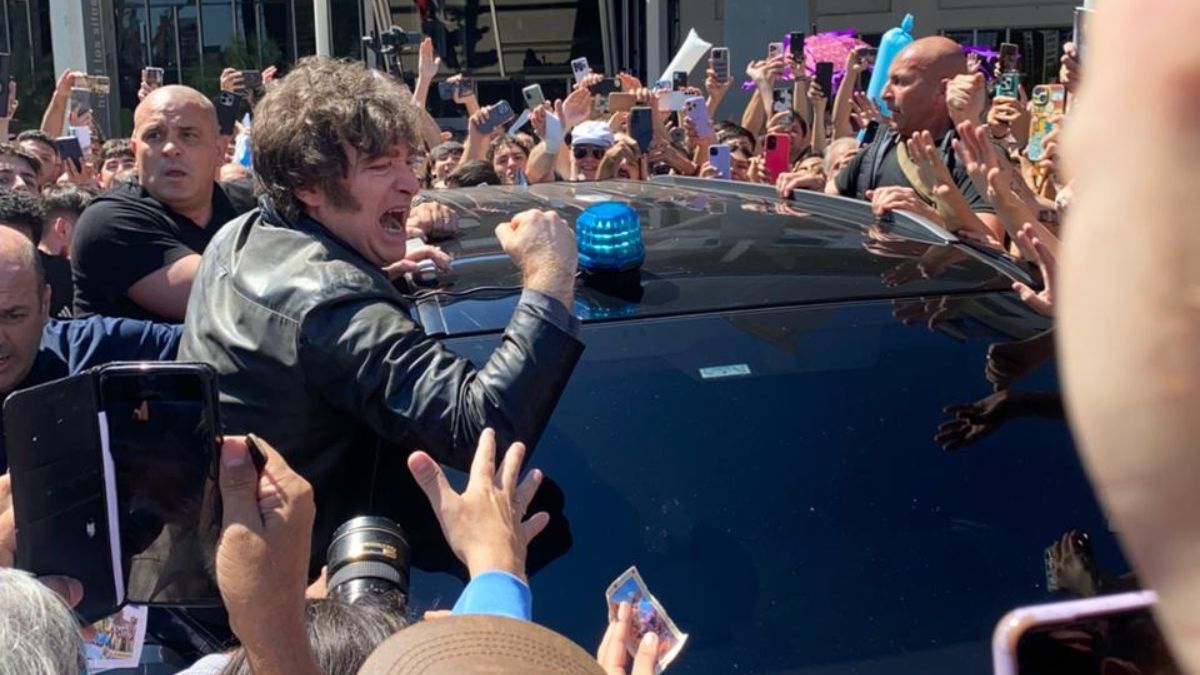 Javier Milei visitó Santa Fe y apoyó a sus candidatos en una jornada caliente con marchas a ...