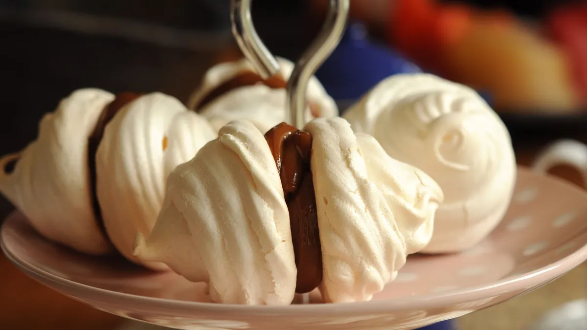 Cómo hacer merenguitos con dulce de leche: la receta ideal para el postre