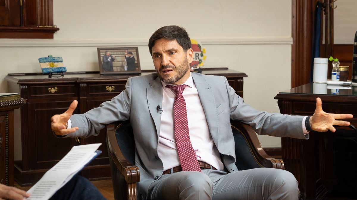 Maximiliano Pullaro confirmó que Santa Fe ya salió al mercado ...