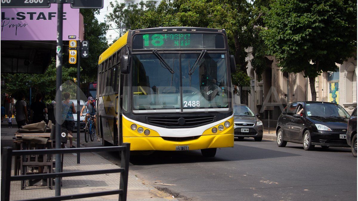 Fuera de sí subieron a un colectivo de la Línea 18, causaron problemas ...