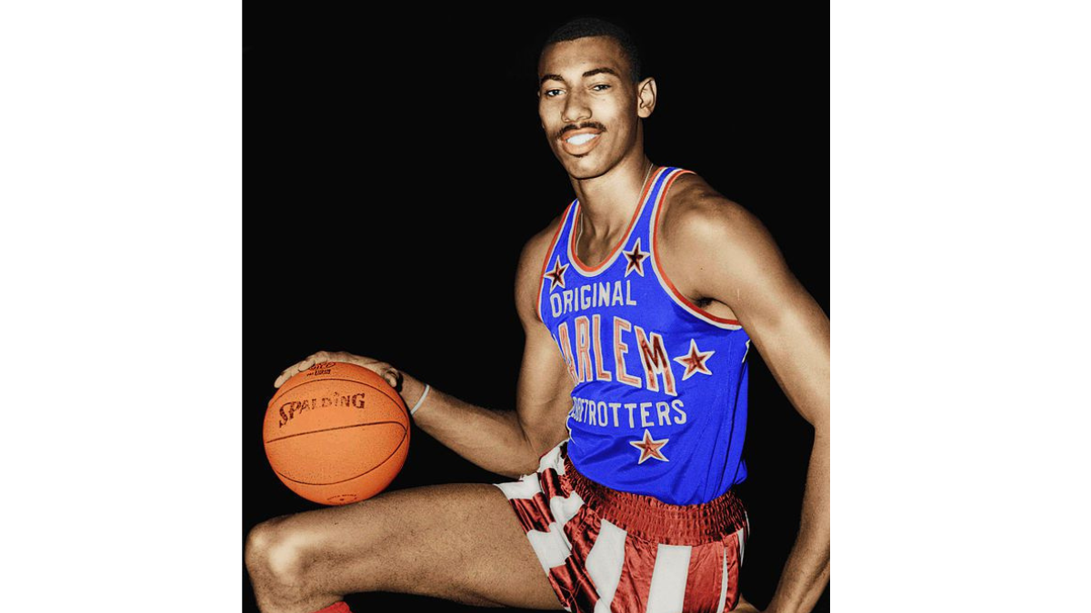 El día que Wilt Chamberlain hizo historia en la NBA y anotó 100 puntos ...