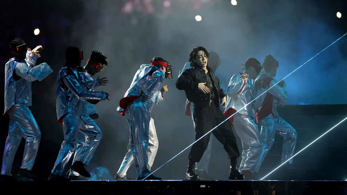 Jungkook de BTS se presenta en la ceremonia de apertura de la Copa Mundial 2022