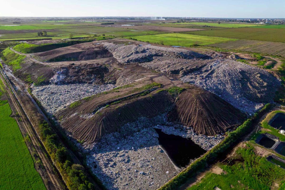El relleno sanitario de Ricardone contamina las aguas de canales y ...