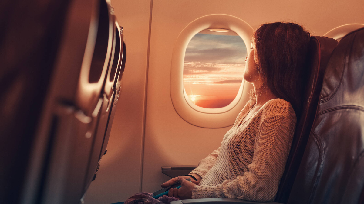 De día o de noche: cuál es la mejor hora para viajar en avión