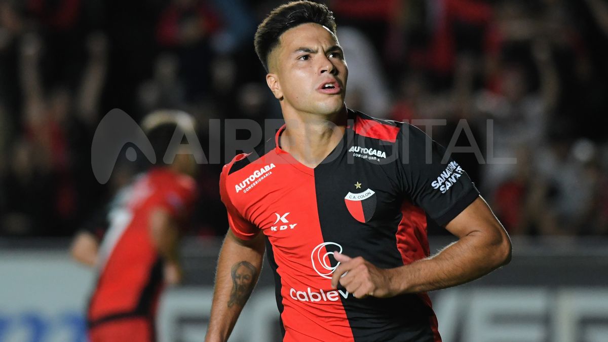 Colón mostró carácter, se lo dio vuelta a Chicago y volvió a la cima ...