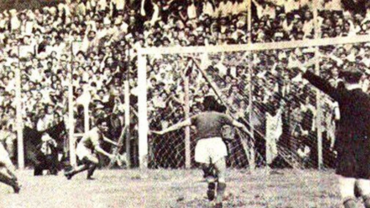 El día que un árbitro se salvó de que lo ahorquen: Newell´s vs San ...