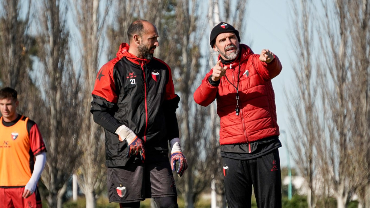 Andrés Yllana BORRÓ a DOS futbolistas de Colón de cara al partido ...