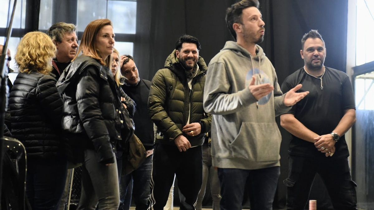 Leda, la sanadora recibe a miles de fieles en la ex Rural, entre ellos ...