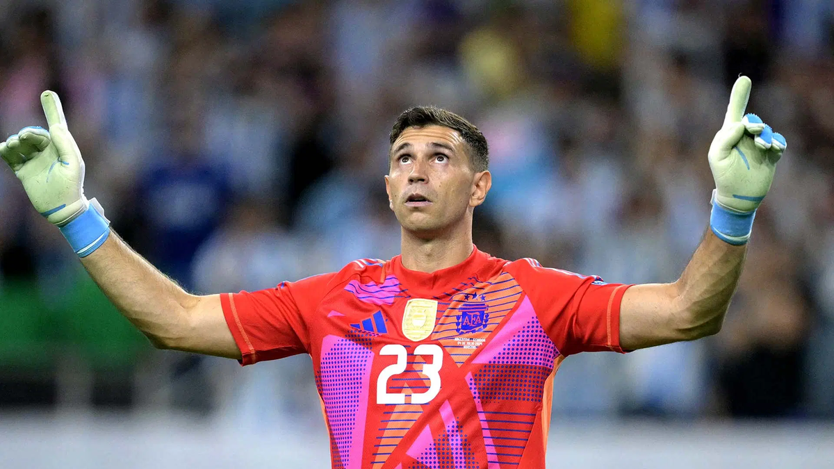 Copa América: el gesto del Dibu Martínez con el arquero de Ecuador que fue viral