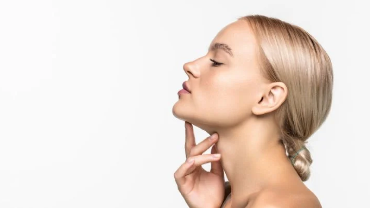 Mewing: el truco definitivo de TikTok para eliminar la papada y es furor