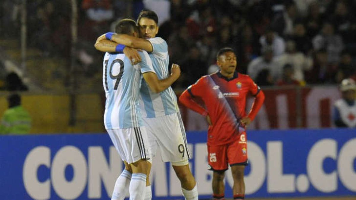Atlético Tucumán se vistió de la Selección y pasó de fase