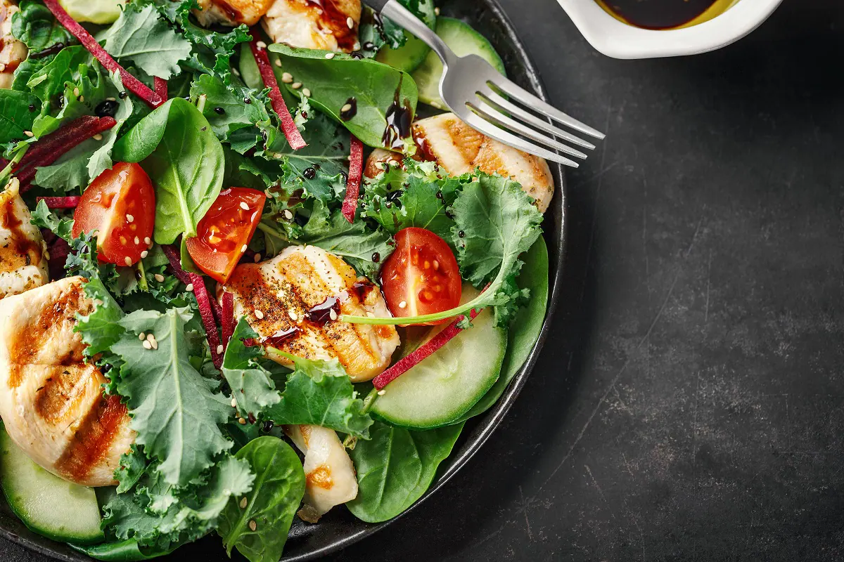 Ensalada de pollo saludable: la receta fácil y rica en solo 3 pasos