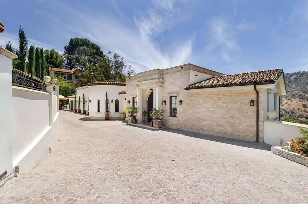 Los secretos del hogar de Cazzu: una mansión de ensueño con sala de ...