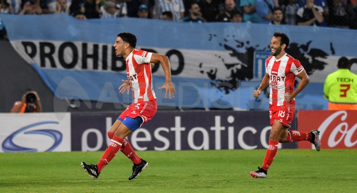 ¡Tremendo GOLAZO de Mosqueira contra Racing! Mirá el primer gol oficial ...