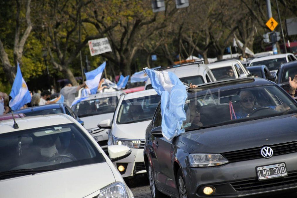 El banderazo contra el gobierno se replicó en las ciudades de la ...