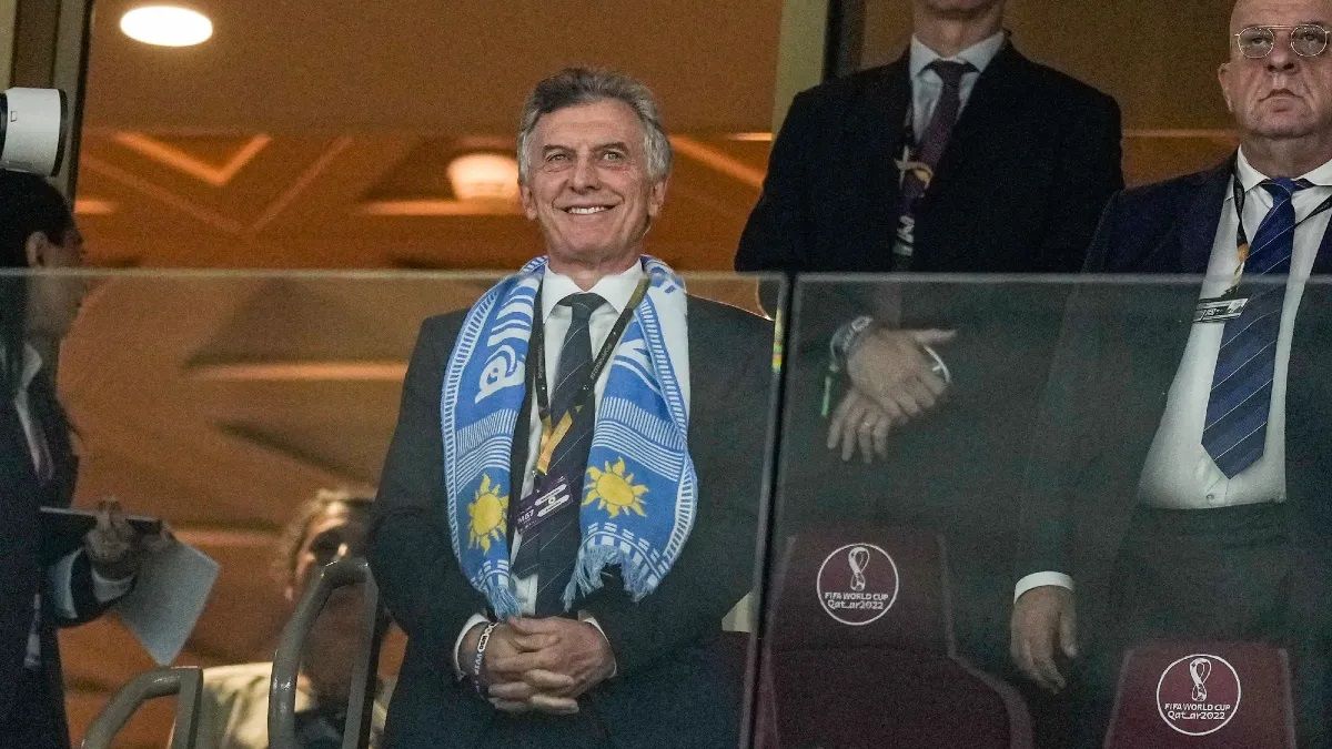 Mauricio Macri dijo que la bufanda que usó en el Mundial trajo suerte y ...