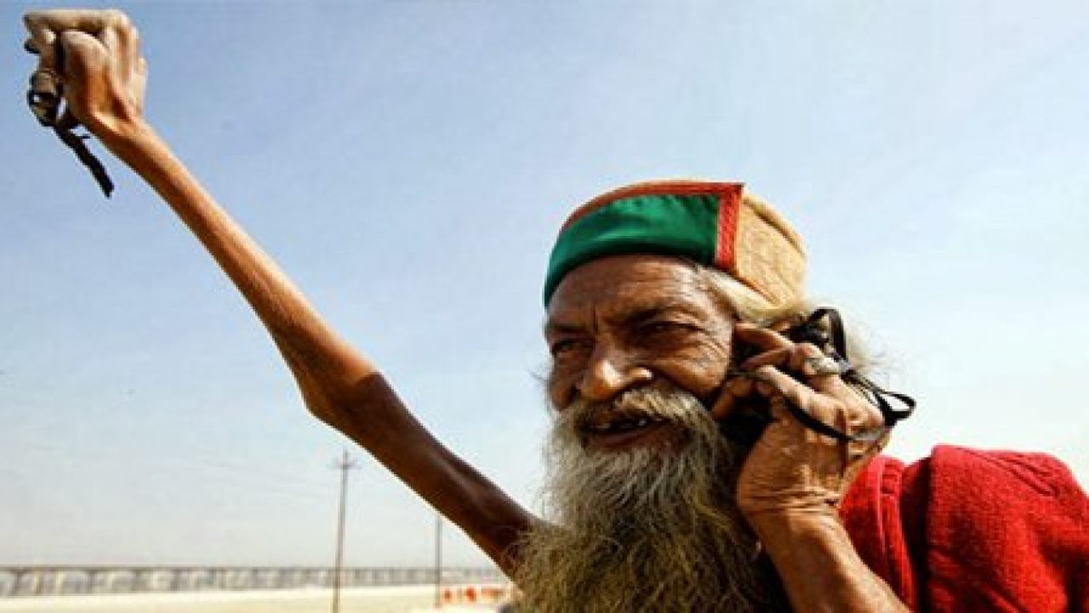 La historia de Amar Bharati, el hombre que tiene levantado su brazo ...