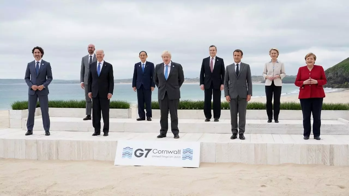Cumbre del G7: líderes mundiales se sacan una foto manteniendo la ...