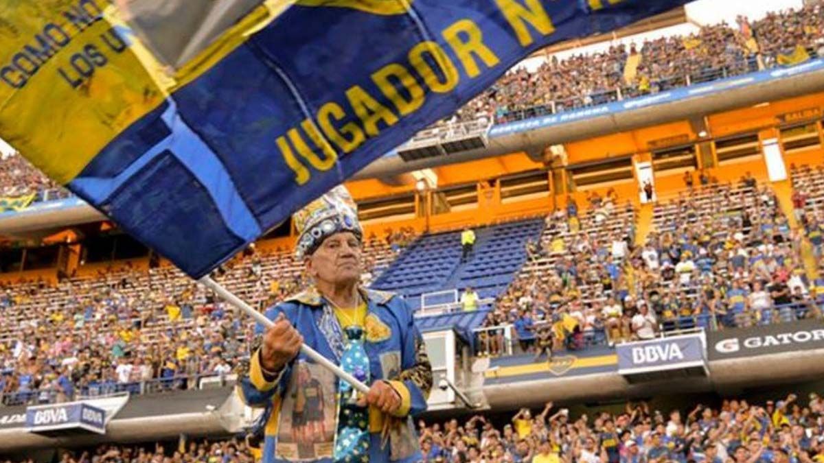 Murió el Loco Banderita, emblemático animador de los hinchas en la ...