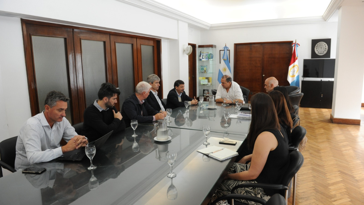 Iluminación, plazas y pavimentación, el proyecto que la EPE presentó a la Municipalidad y ...