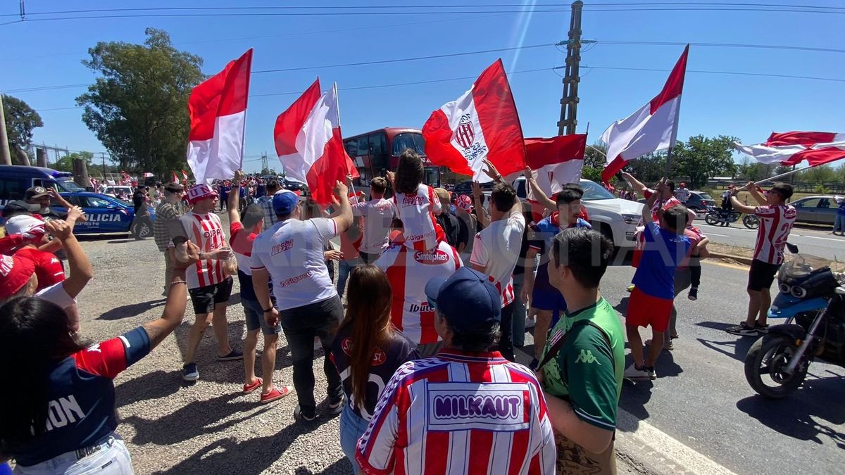 El banderazo de Unión y el aliento de los hinchas previo al partido con ...