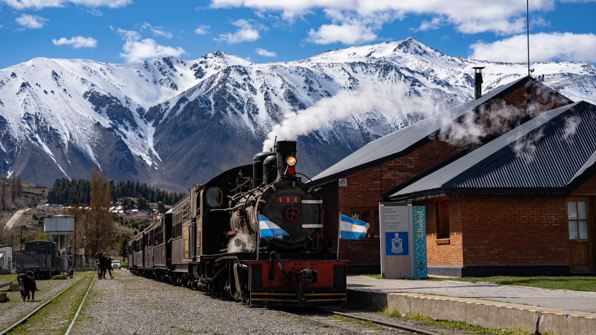 La Trochita, el tren que enamora a los viajeros de la Patagonia, tendrá ...